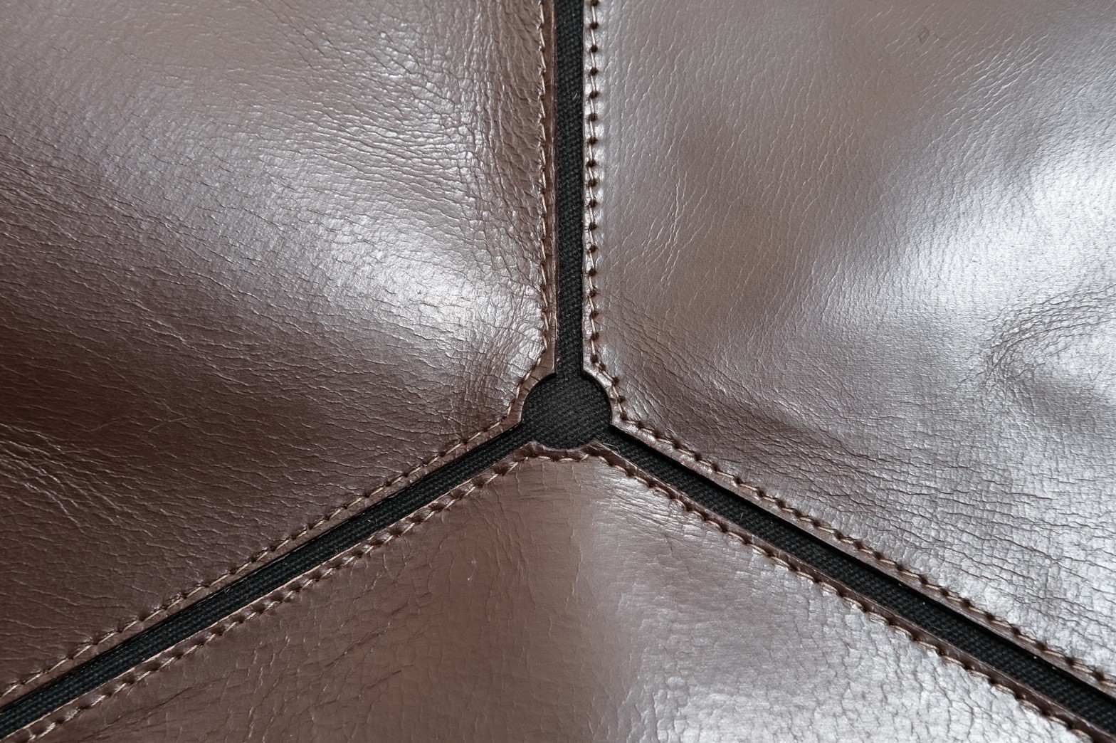 Trio Chair – งานเครื่องหนัง เเฮนด์เมด คุณภาพดีราคาย่อมเยา